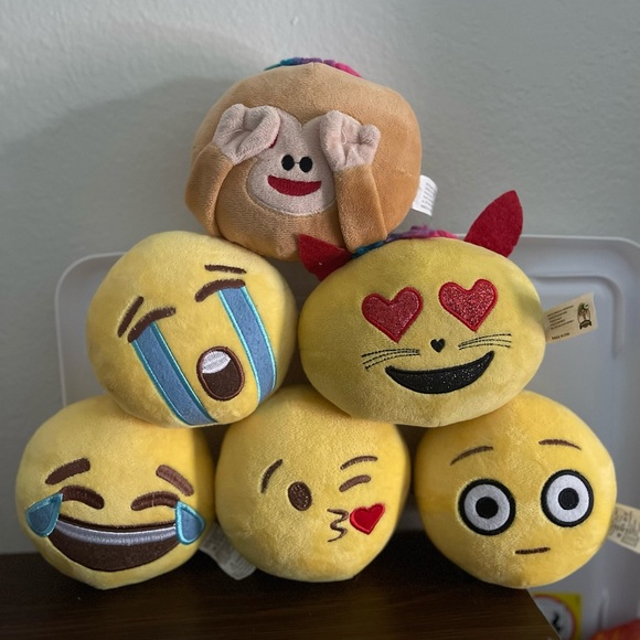 Toys | Emojis Faces Plush Stuffies For Decor Or Kids Toys Boys Or Girls ...